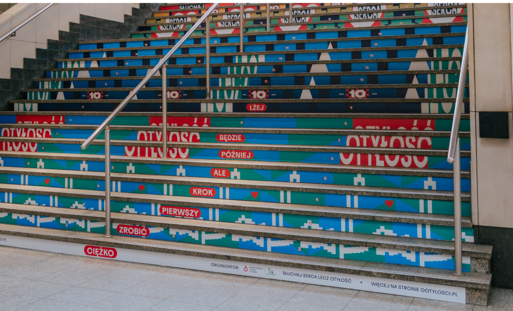 Zobacz kolorowe schody promujące kampanię „Słuchaj serca. Lecz otyłość ...